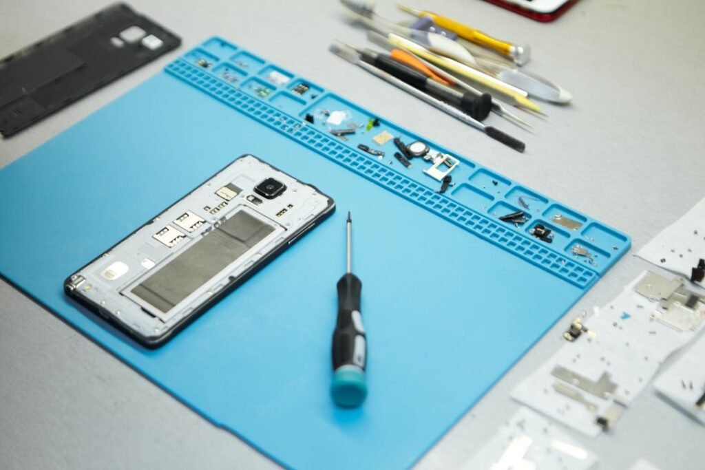 Phone Camera Repair in Victoria & Langford | Blackapple Cellular